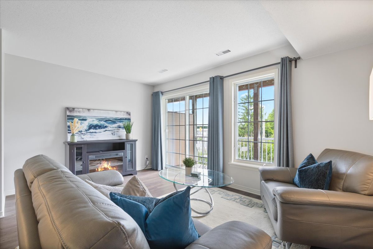 110 Centrepointe Dr #C, Ottawa - The West Team